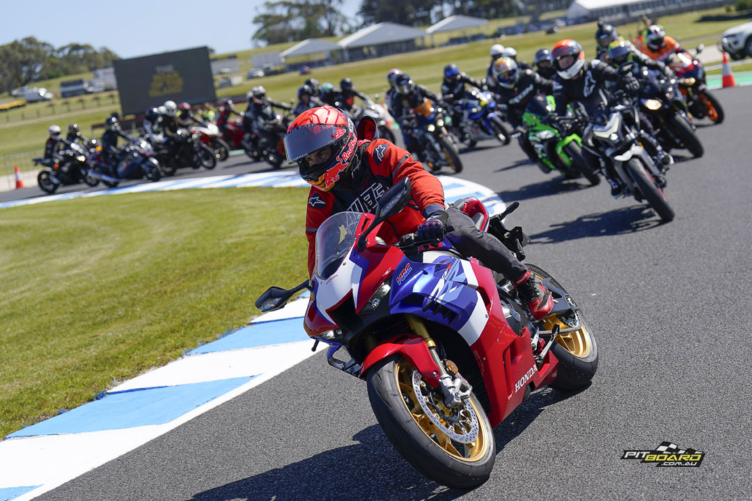 Marquez Leads Fan Ride-in To Phillip Island - Racing, Riding ...